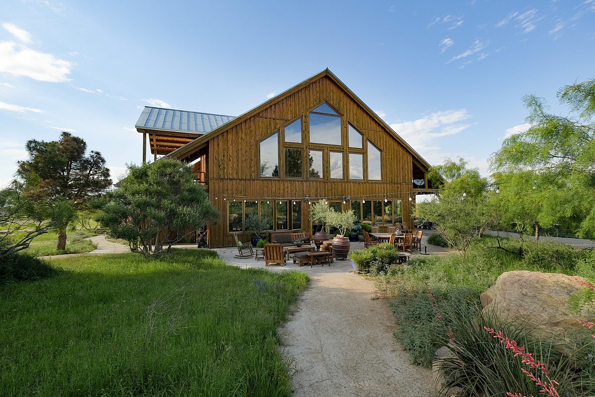 Timberlyne | Airplane Hangar