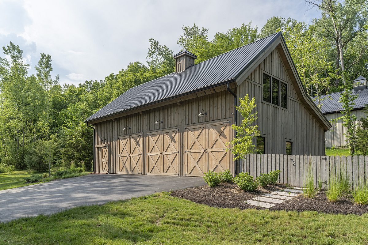 Timberlyne | Garage with Enchanted Loft Living