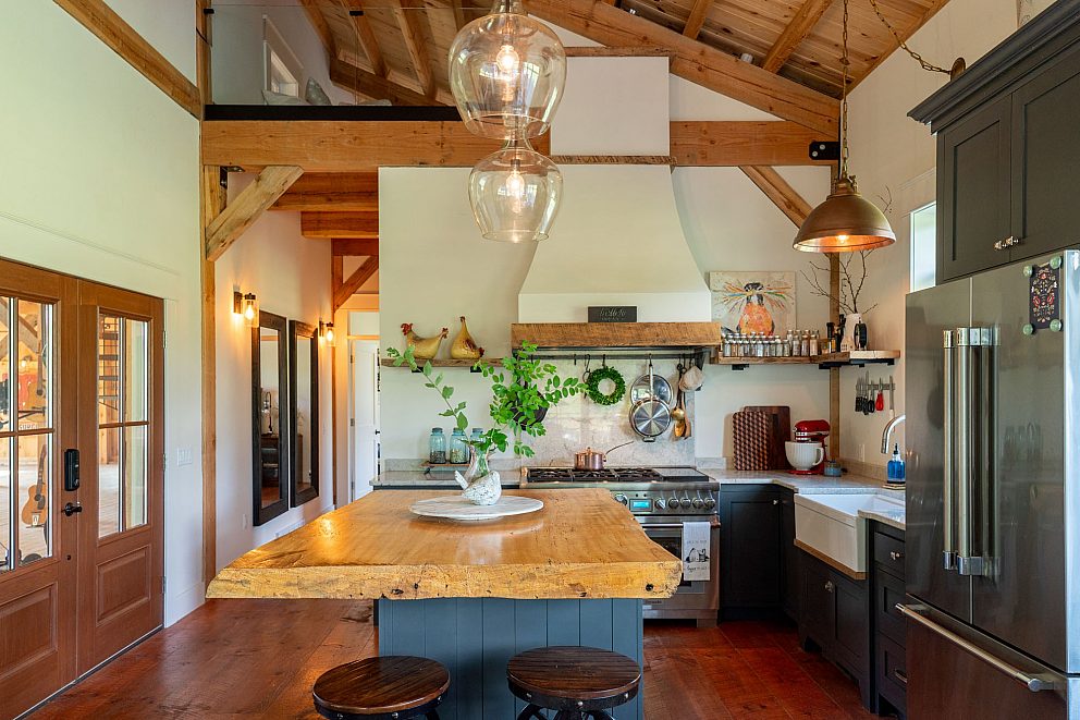 Timberlyne | Heartwarming Whistlebee Farm Barn